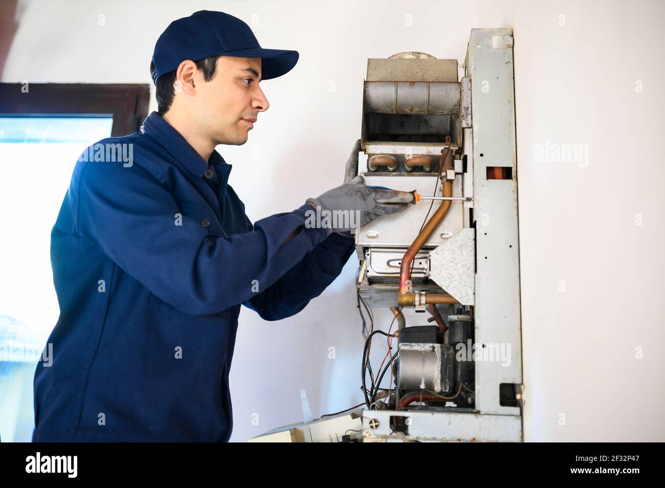 Smiling technician hi-res stock photography and images - Alamy