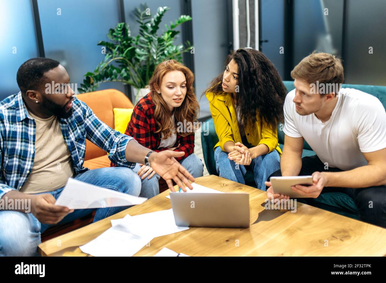 Study team hi-res stock photography and images - Alamy