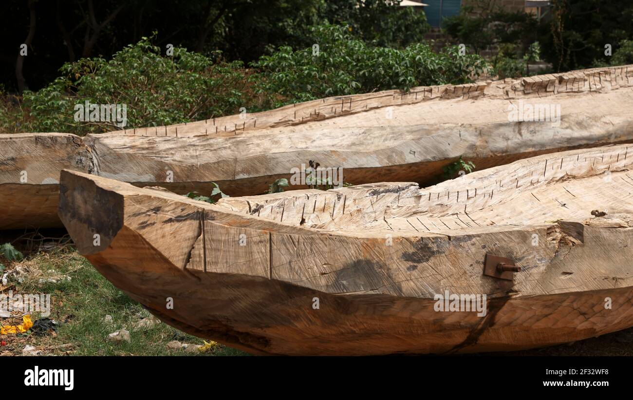 African wooden canoe hi-res stock photography and images - Alamy