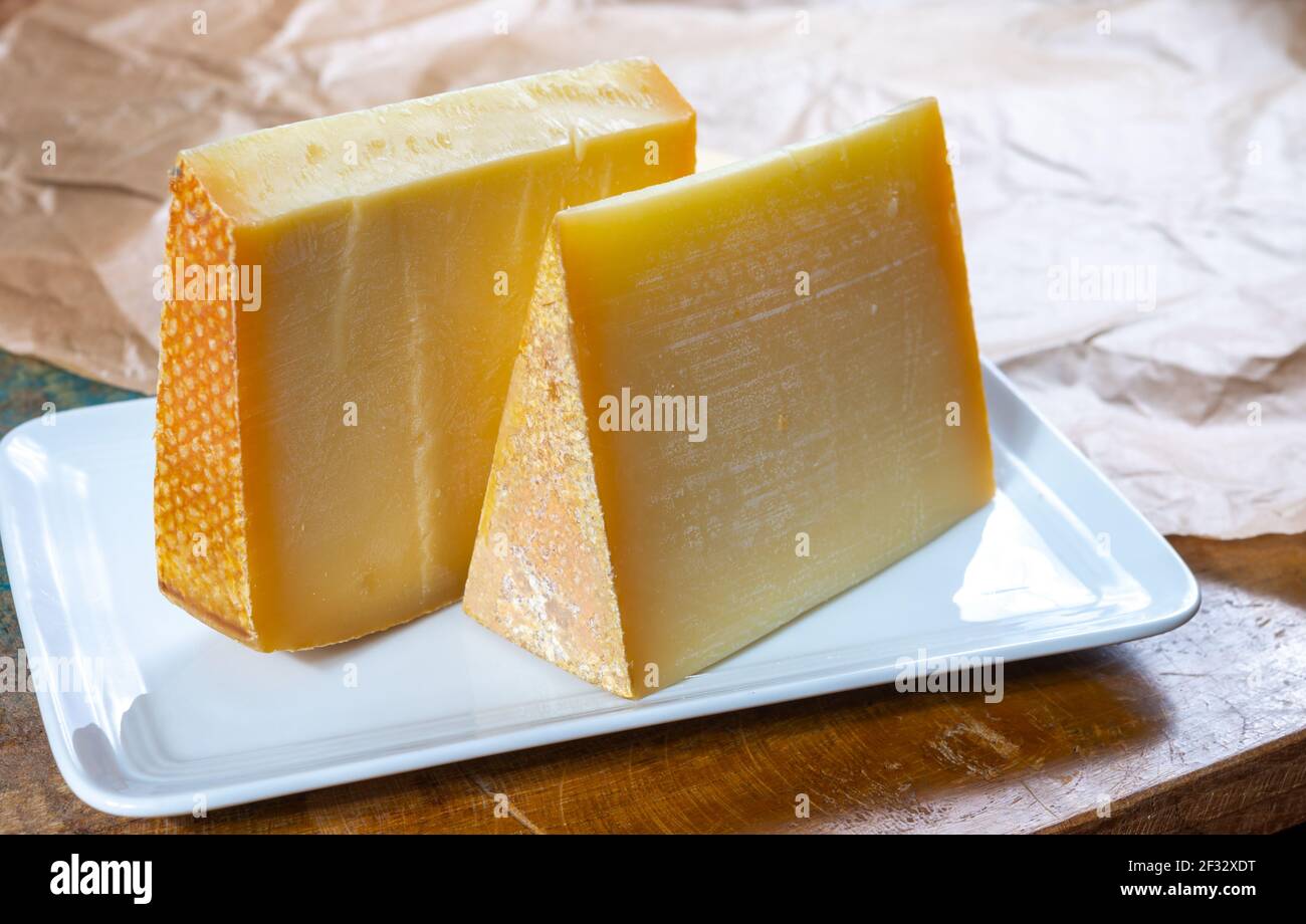 Gruyere cheese and alps and cow hi-res stock photography and images - Alamy
