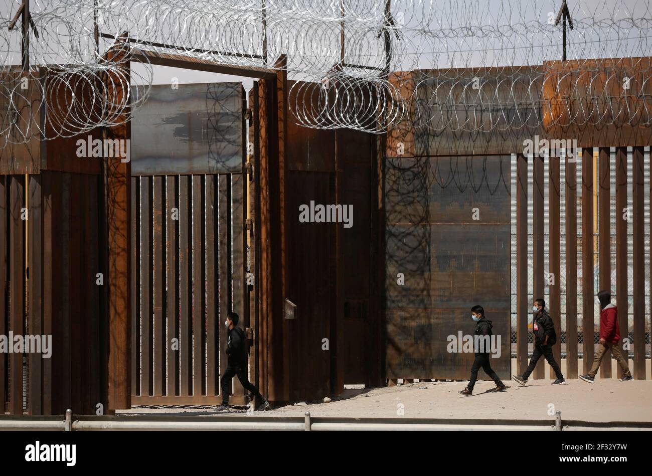 Mexico border crossing gate hi-res stock photography and images - Alamy
