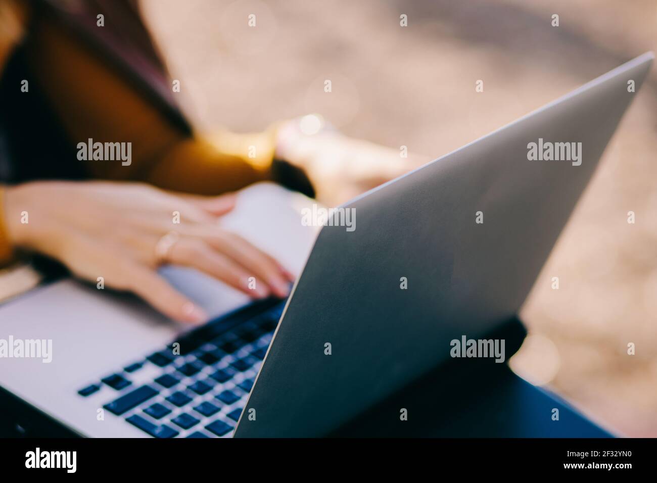Conversation laptop hi-res stock photography and images - Alamy