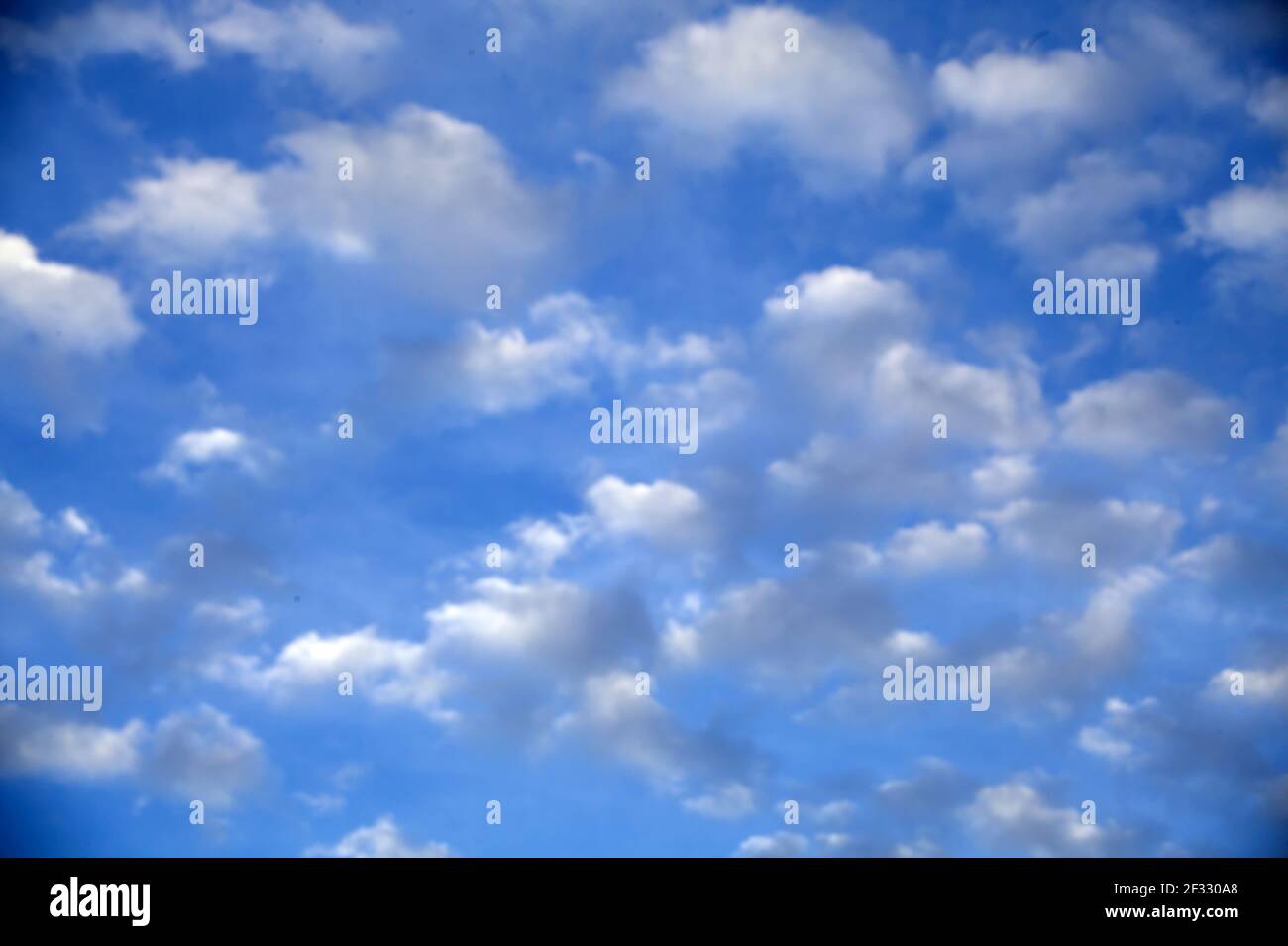 Natural sky background texture hi-res stock photography and images - Alamy