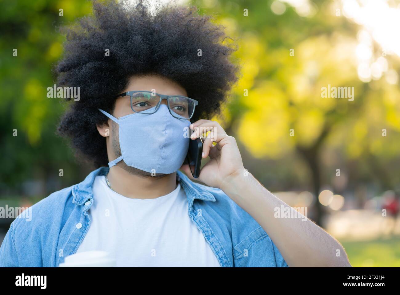 Latin man talking on the phone outdoors Stock Photo - Alamy