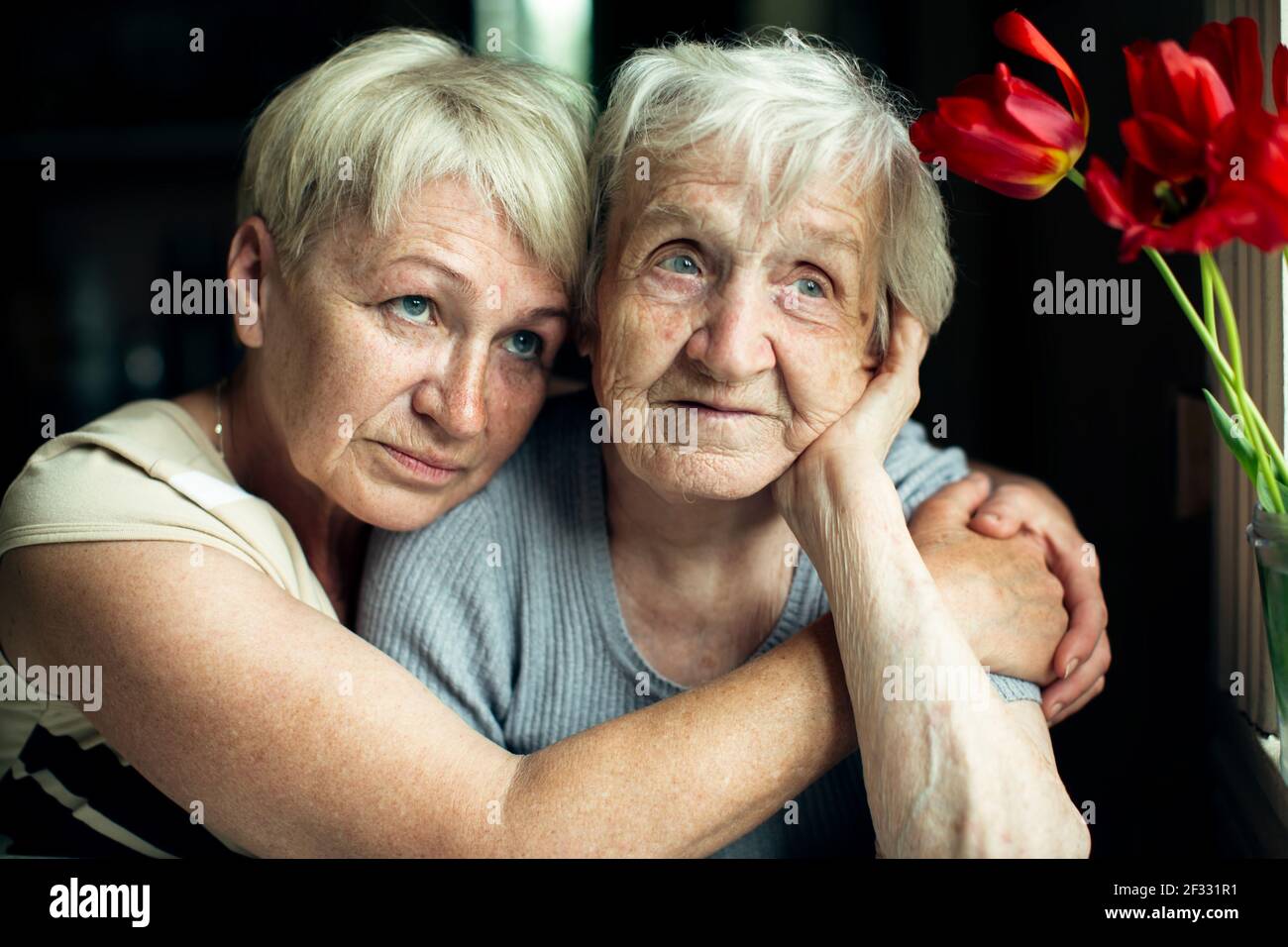 Beautiful mature woman thoughtfully hi-res stock photography and images ...