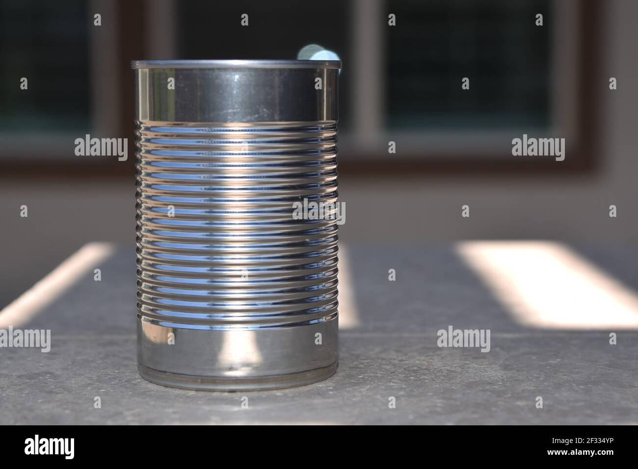 Tin can with no label for food storage Stock Photo - Alamy