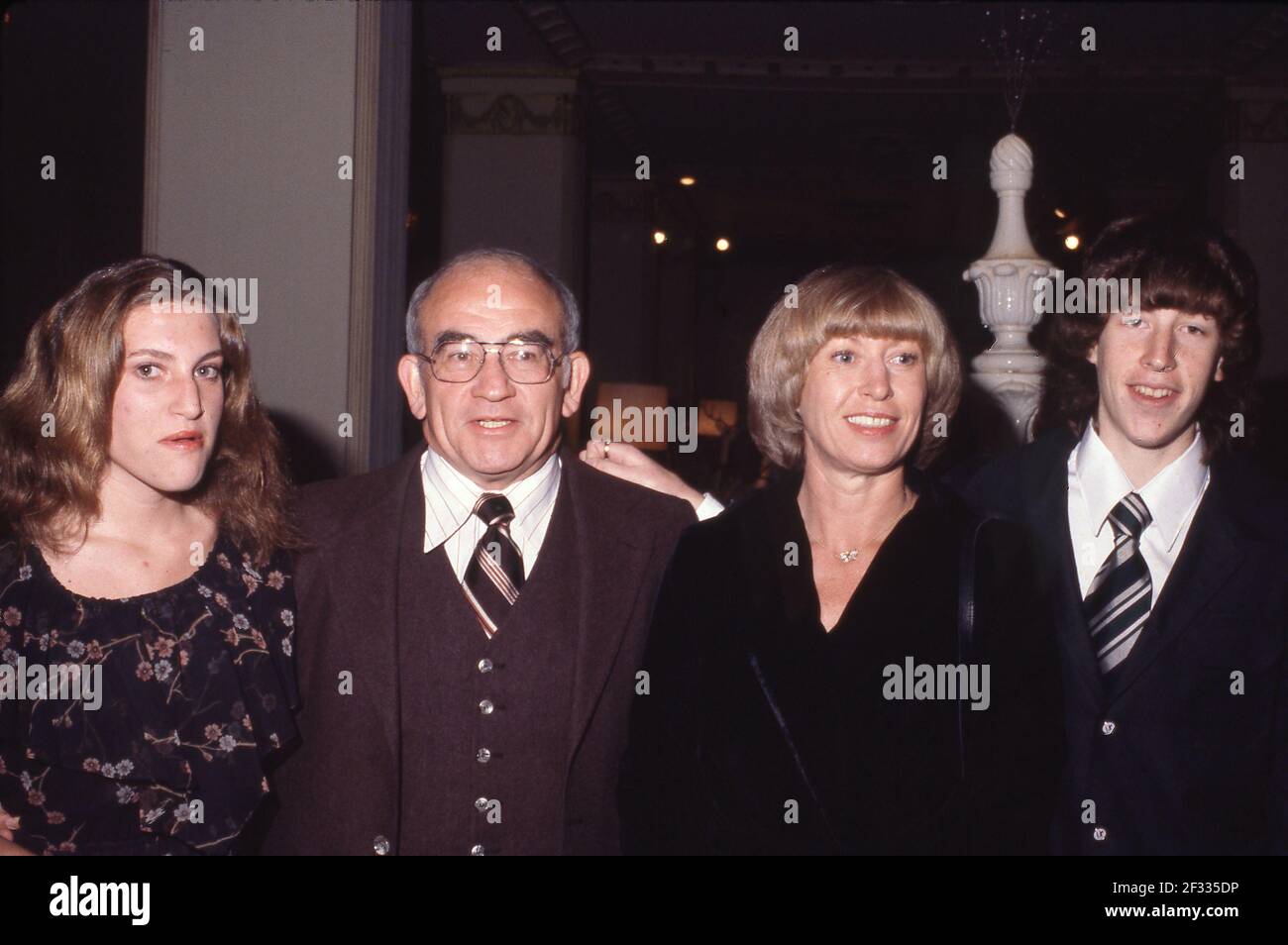 Ed Asner with daughter Liza, Wife Nancy and son Matthew Circa 1980 ...