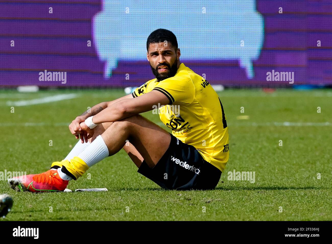VENLO, NETHERLANDS - MARCH 14: Kristopher da Graca of VVV Venlo looks ...