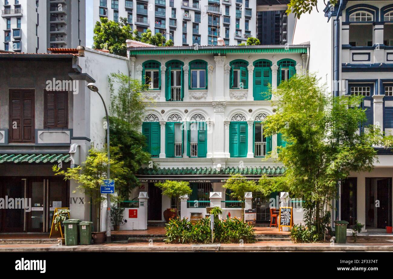 Singapore shophouse restaurant hi-res stock photography and images - Alamy