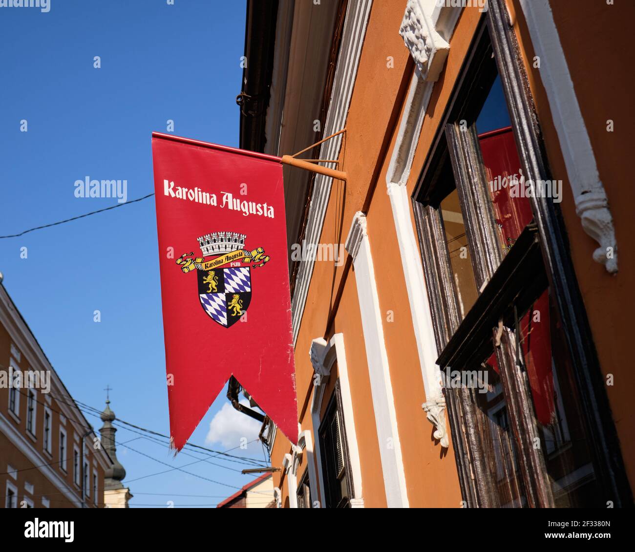 Pub outside banner hi-res stock photography and images - Alamy