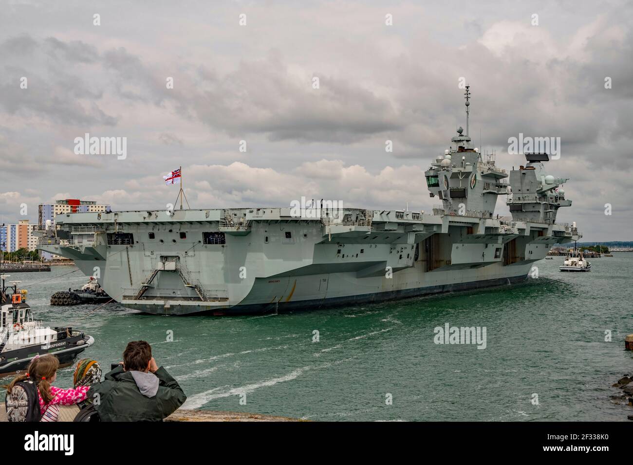 The Royal Navy aircraft carrier HMS Queen Elizabeth (R08) viewed from ...