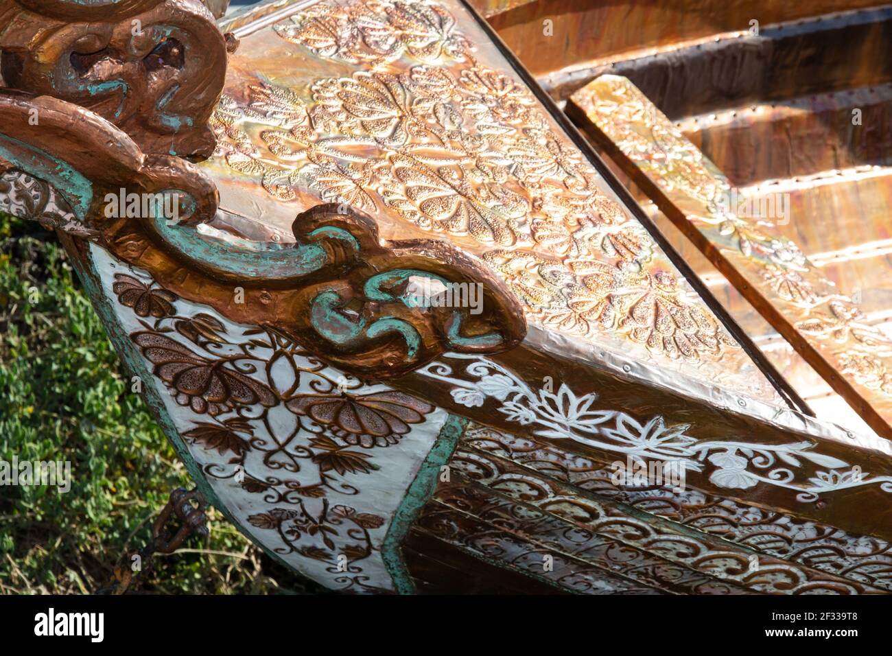 Artistic wooden sculptures hi-res stock photography and images - Alamy