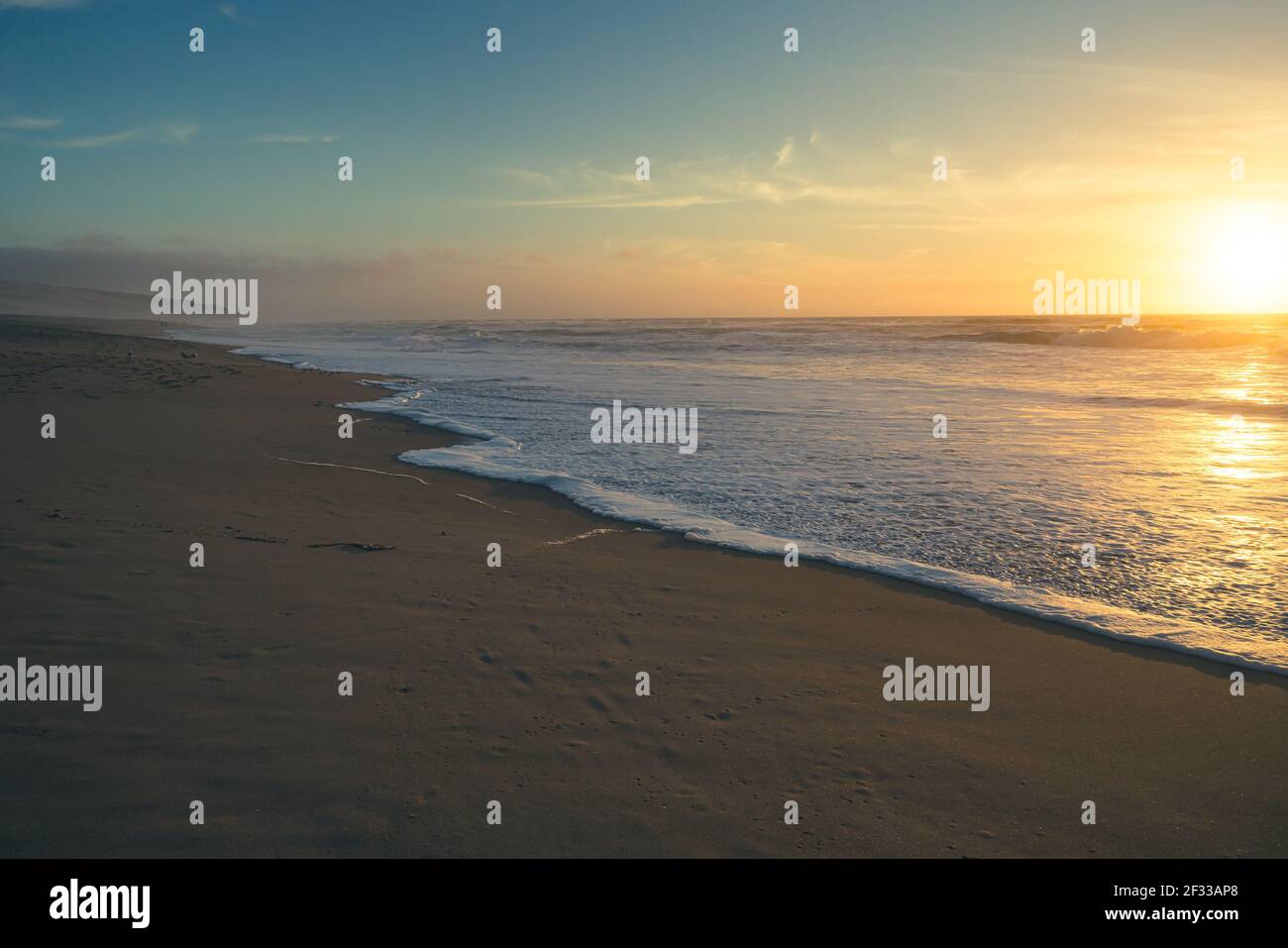 Empty beach scene calm hi-res stock photography and images - Alamy