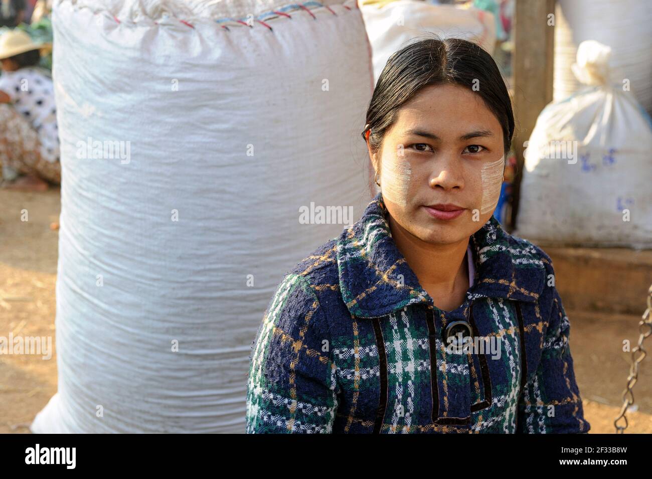 Myanmar tea hi-res stock photography and images - Alamy