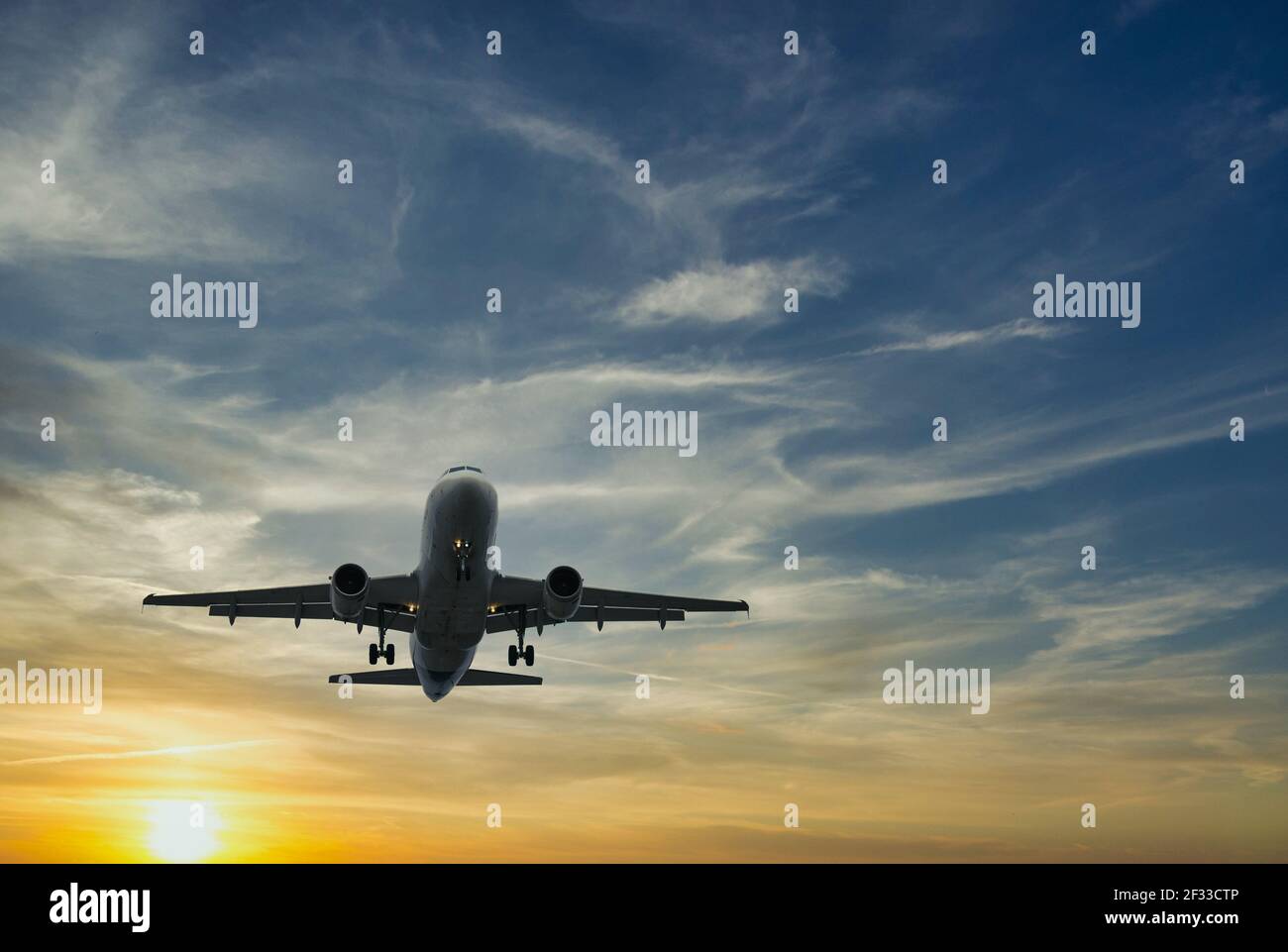 Take off plane metallic hi-res stock photography and images - Alamy