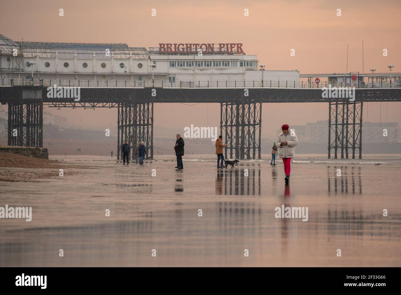 Brighton beach low tide palace hi-res stock photography and images - Alamy