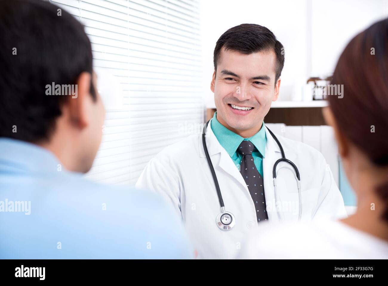 Doctor talking to patient family hi-res stock photography and images ...