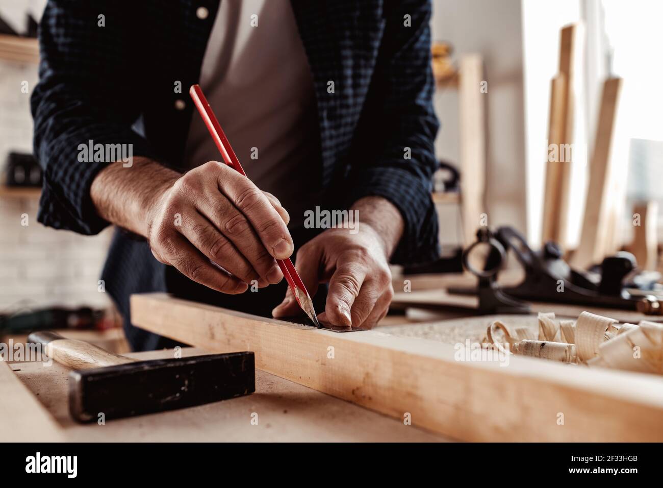 Carpenter makes pencil marks on a wood plank Stock Photo - Alamy