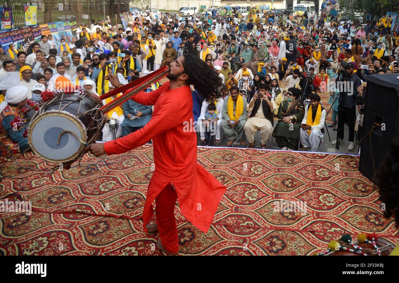 Traditional dresses of punjab hi-res stock photography and images - Alamy