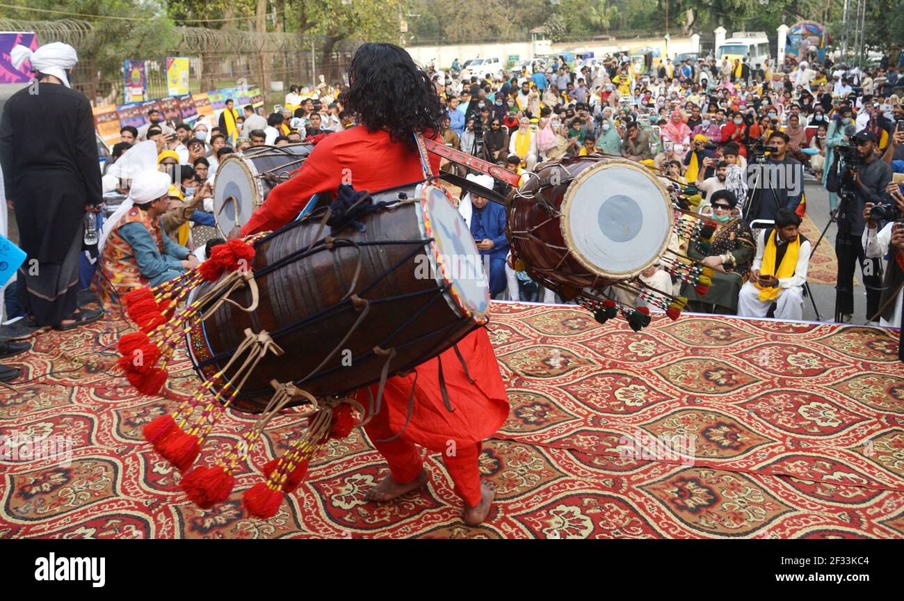 Lahore, Pakistan. 14th Mar, 2021. Pakistani artists are wearing ...