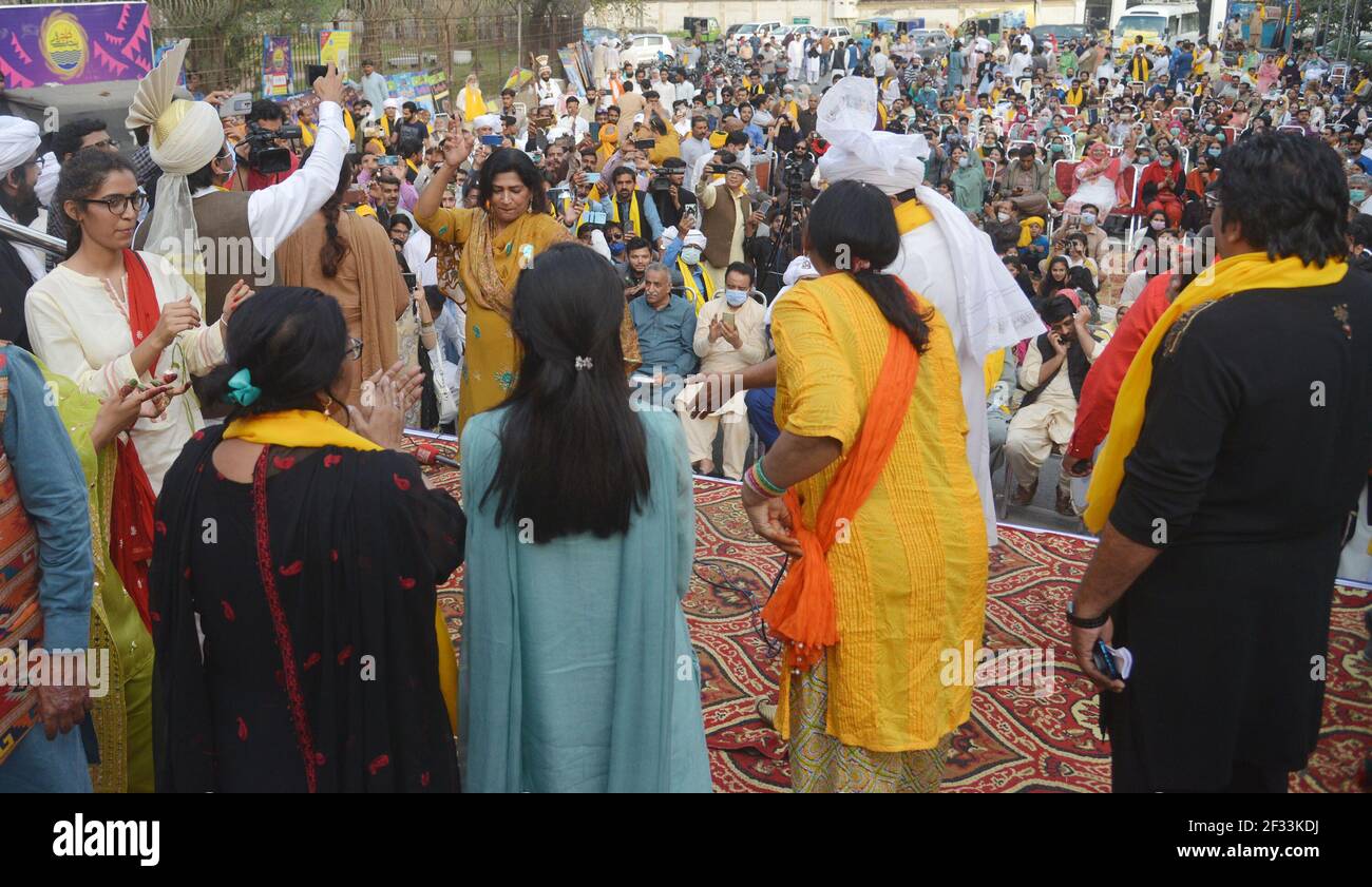 Traditional dresses of punjab hi-res stock photography and images - Alamy