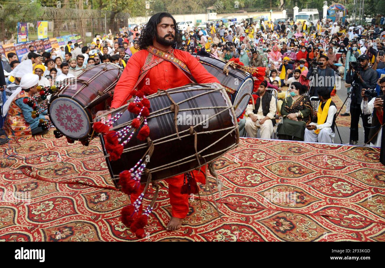 Traditional dresses of punjab hi-res stock photography and images - Alamy