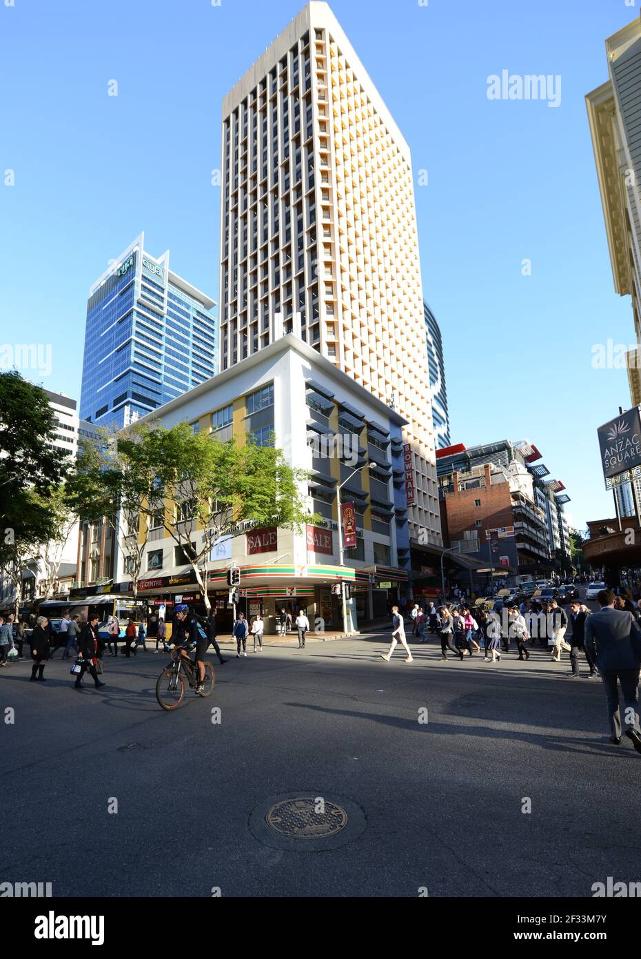 Business district modern buildings hi-res stock photography and images ...