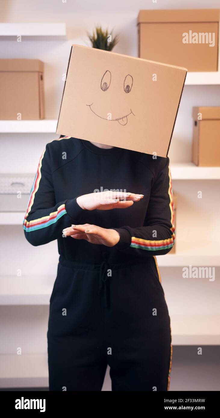 Dancing emoji hi-res stock photography and images - Alamy