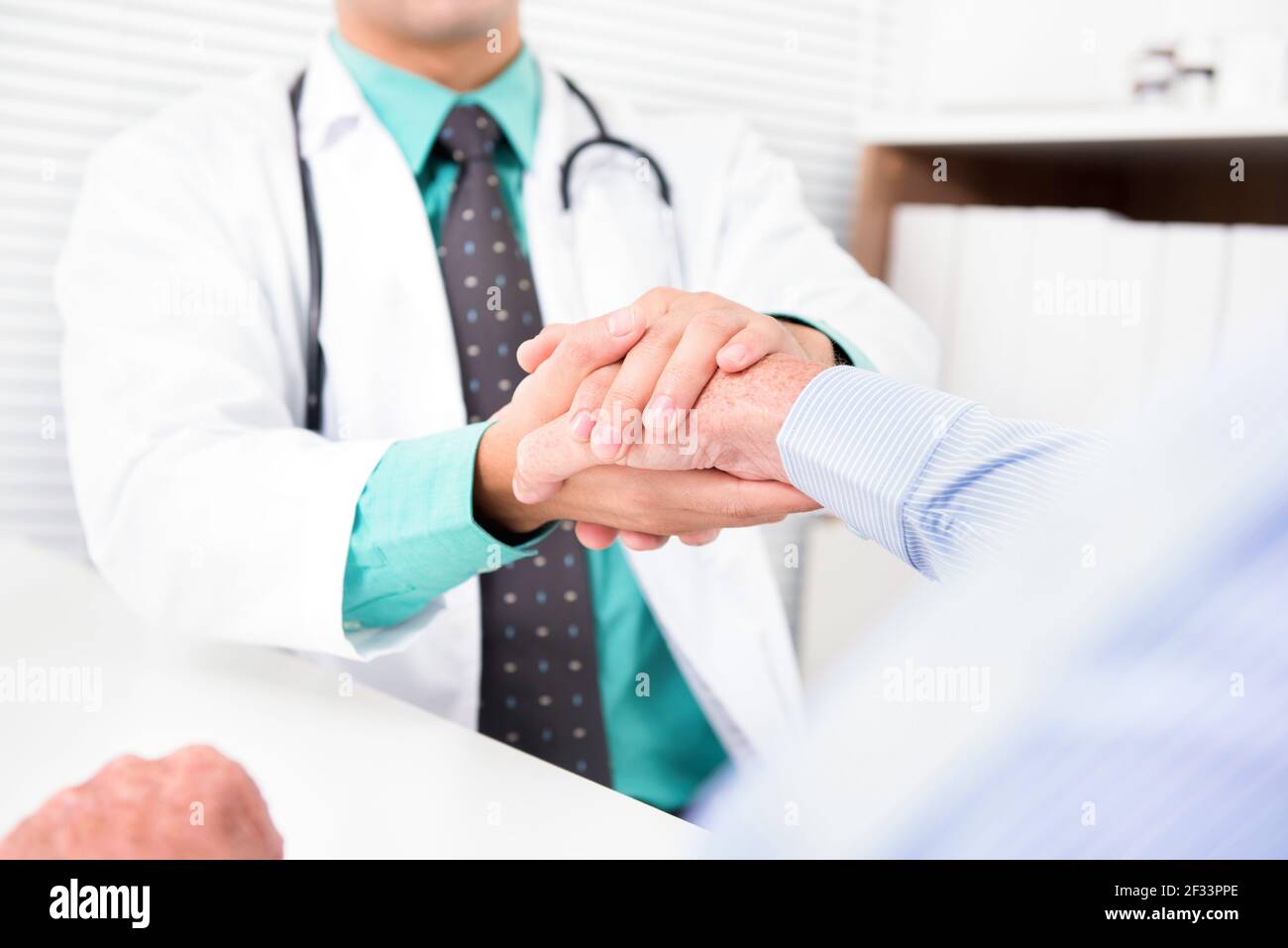 Doctor patient hospital hand hi-res stock photography and images - Alamy