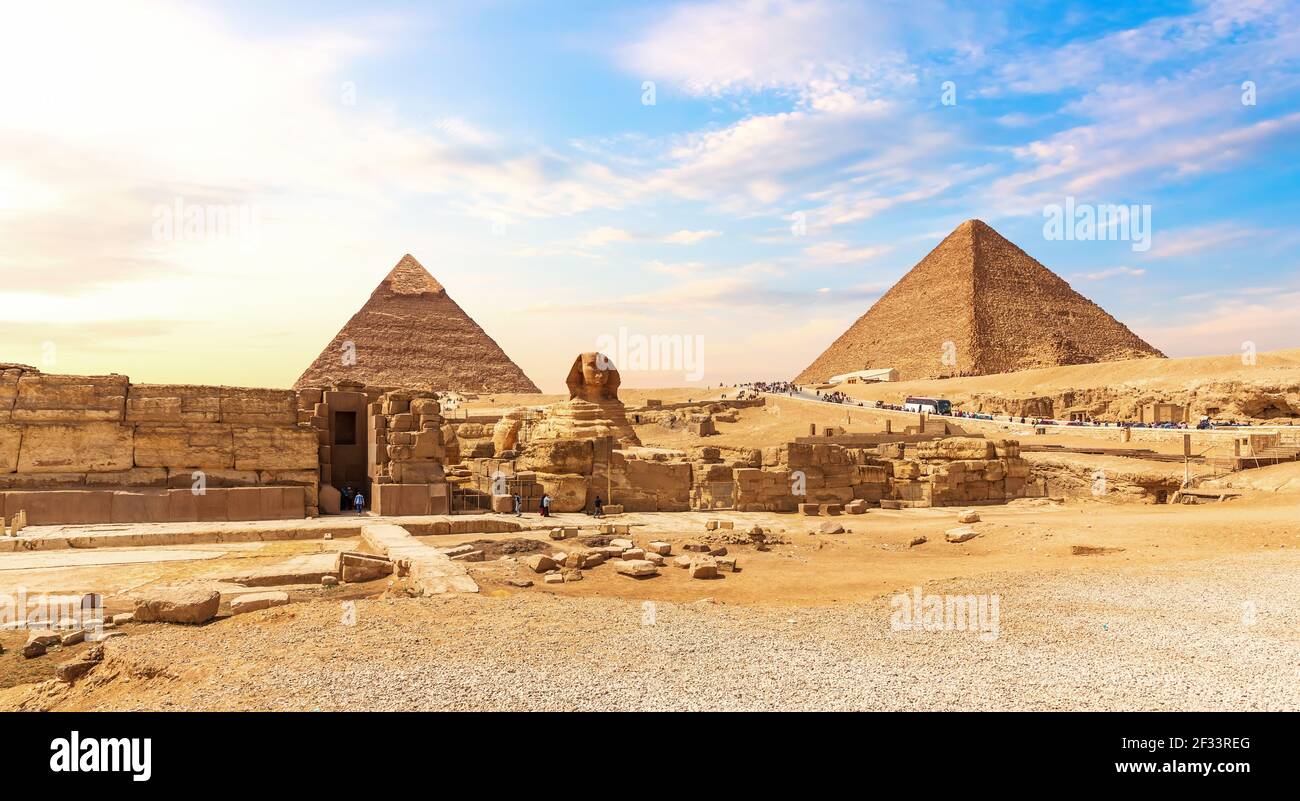 The Great Sphinx and the Egypt Pyramid Complex at sunset, Giza Stock ...