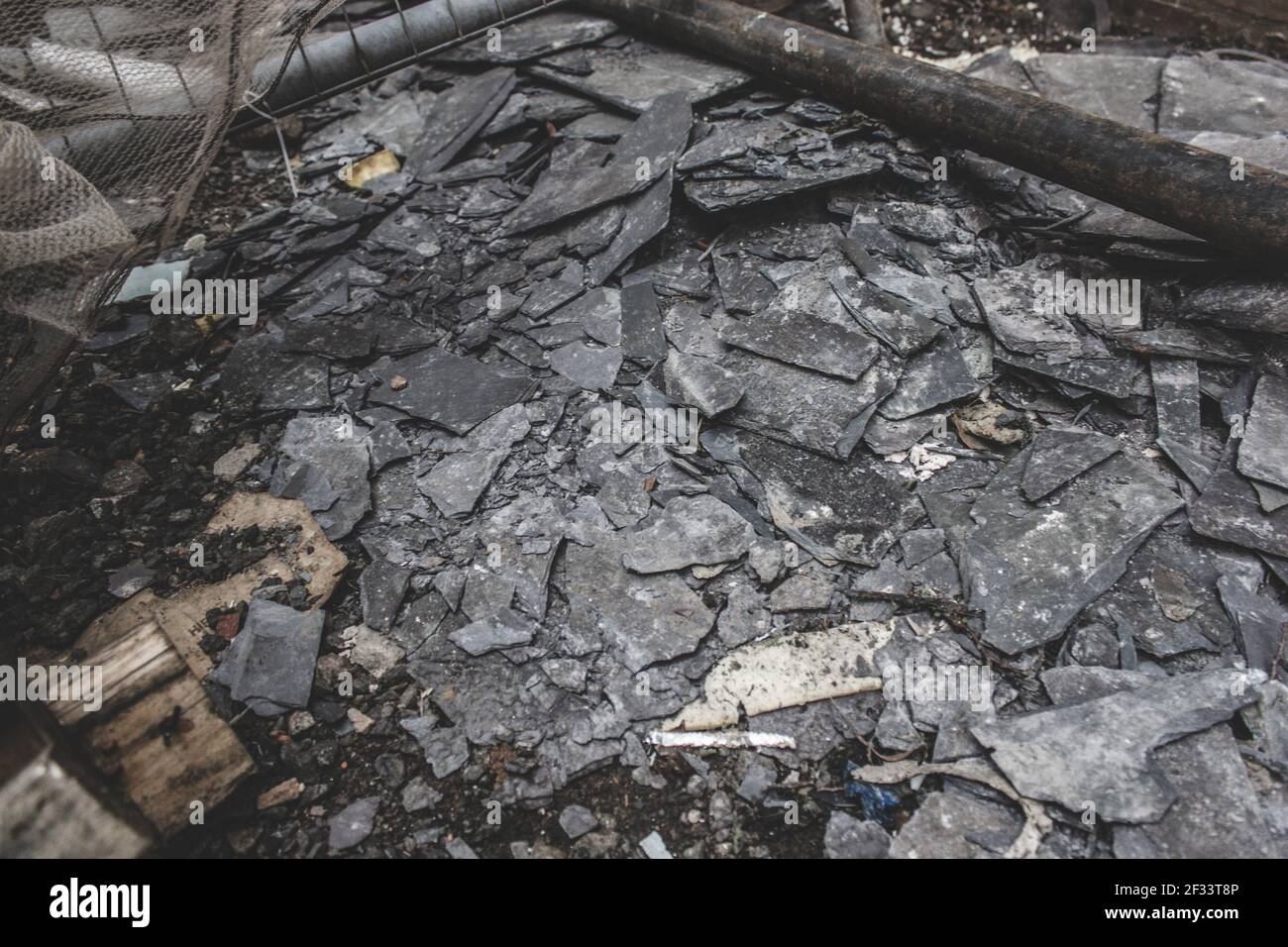 Broken slate hi-res stock photography and images - Alamy