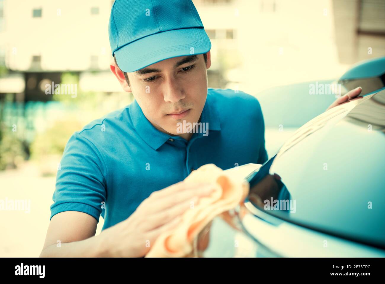 Worker cleaning car hi-res stock photography and images - Alamy