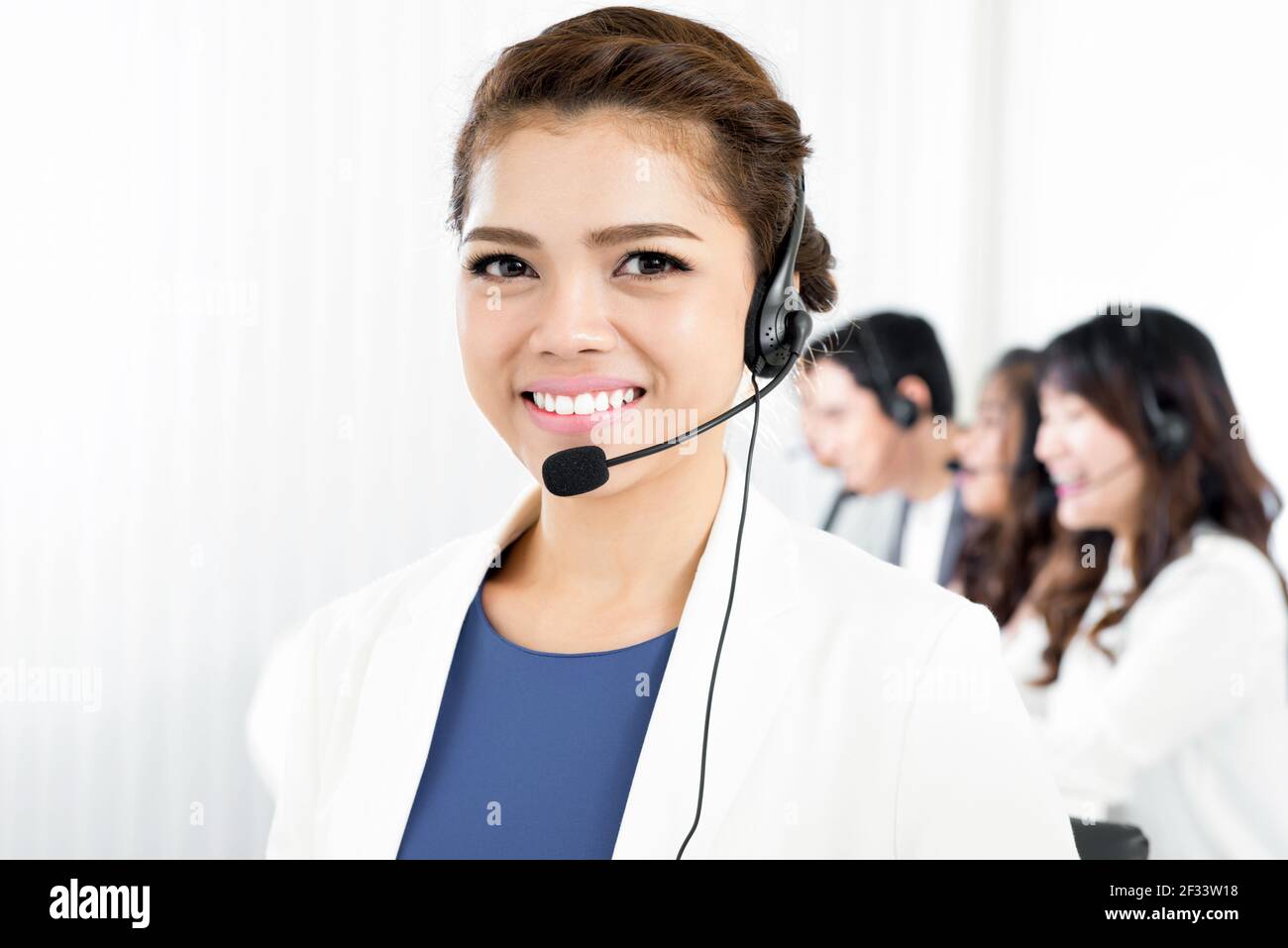 Call centre staff hi-res stock photography and images - Alamy