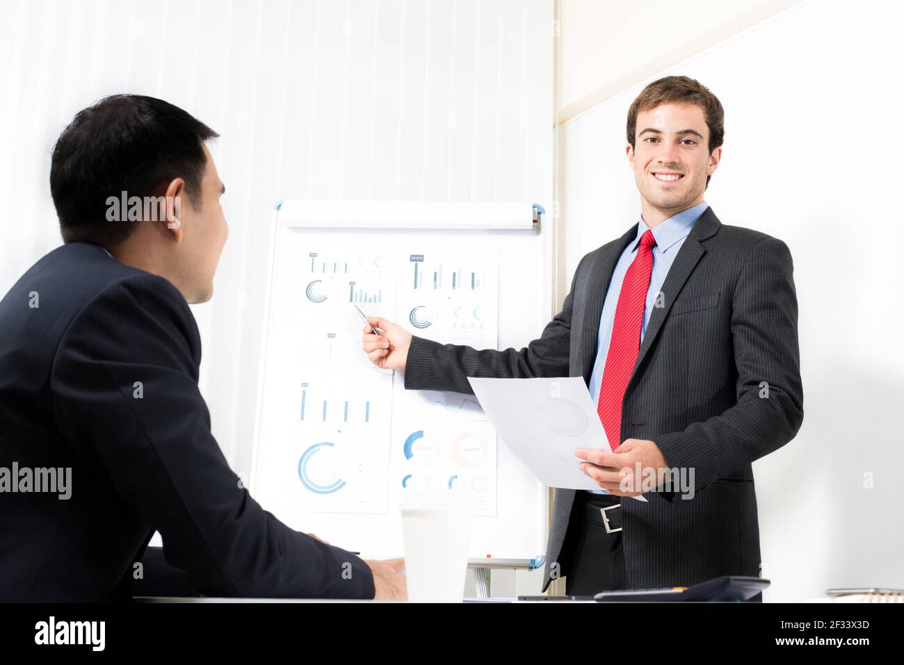 Businessman presenting hi-res stock photography and images - Alamy