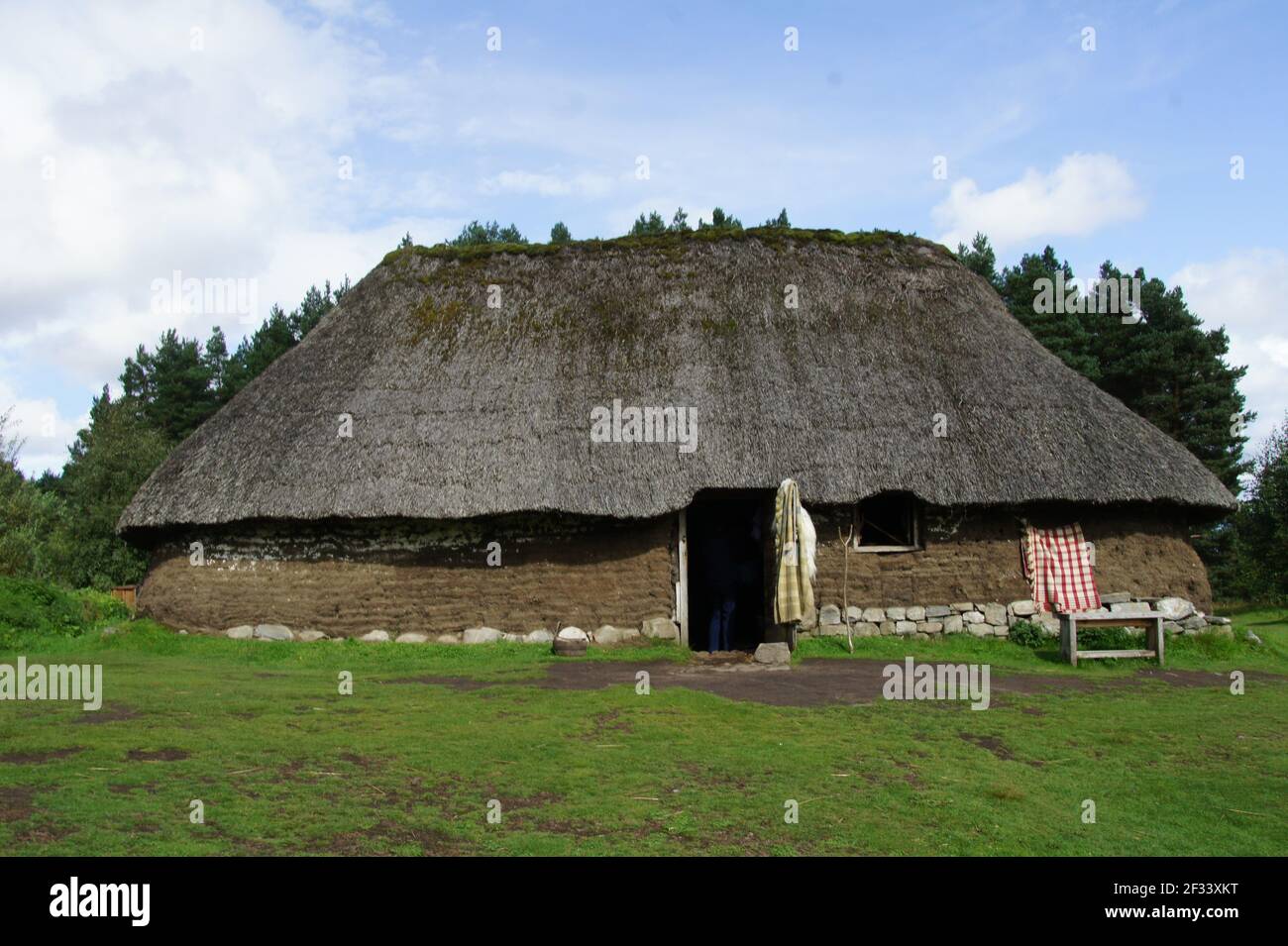old farmhouse barn with green grass Stock Photo - Alamy