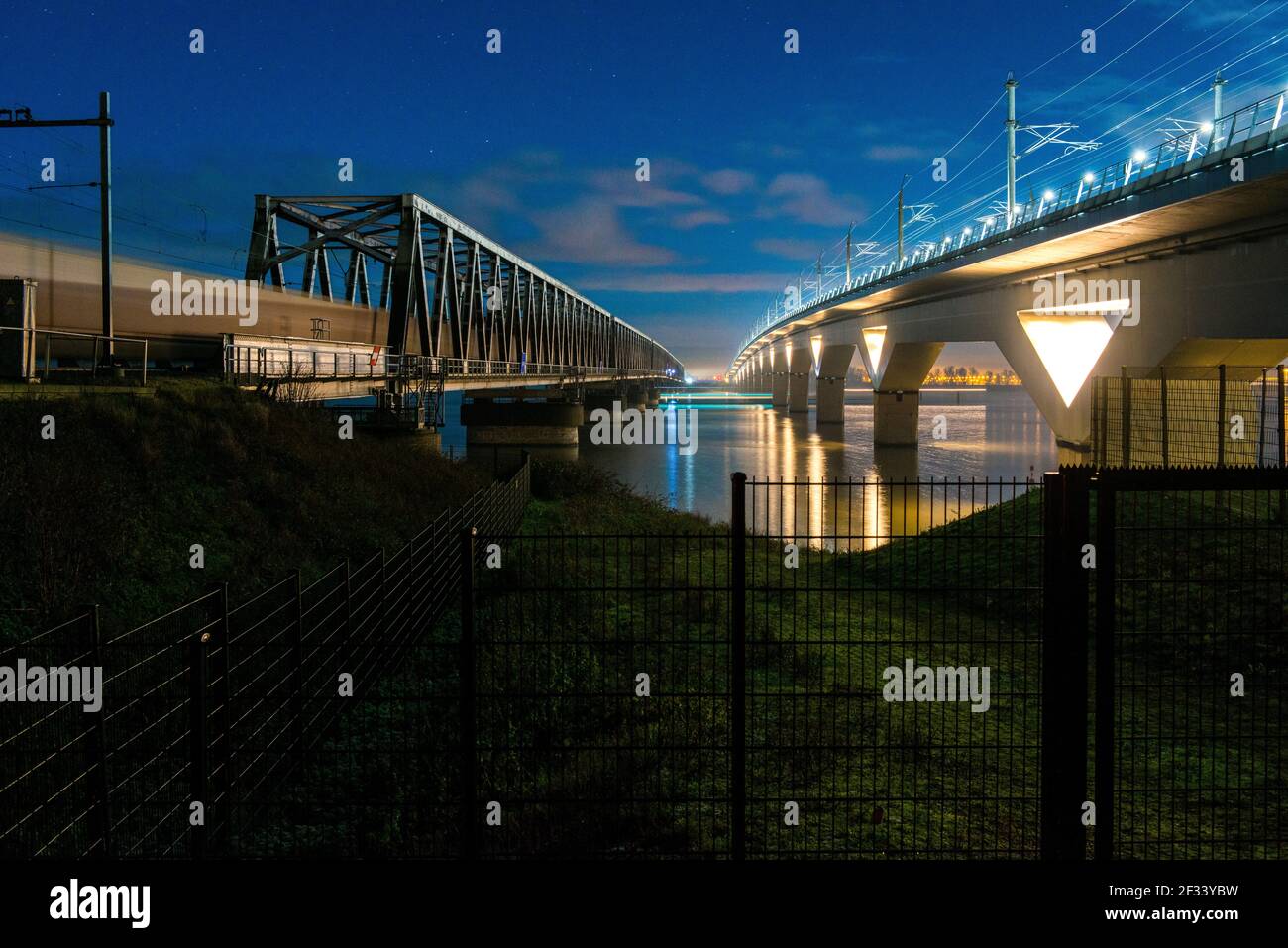 Moerdijk railroad bridge hi-res stock photography and images - Alamy