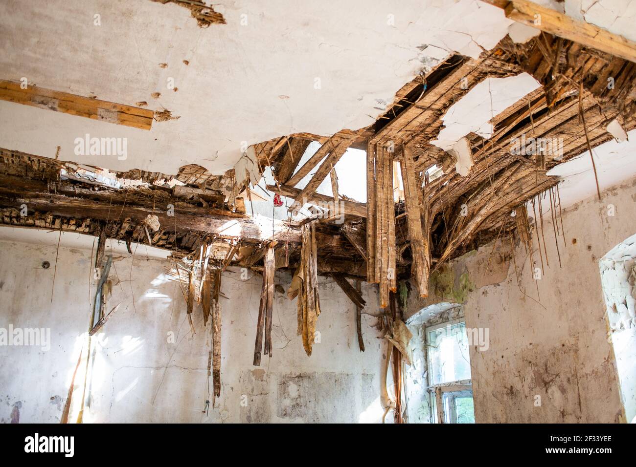 Ruined interiors hi-res stock photography and images - Alamy