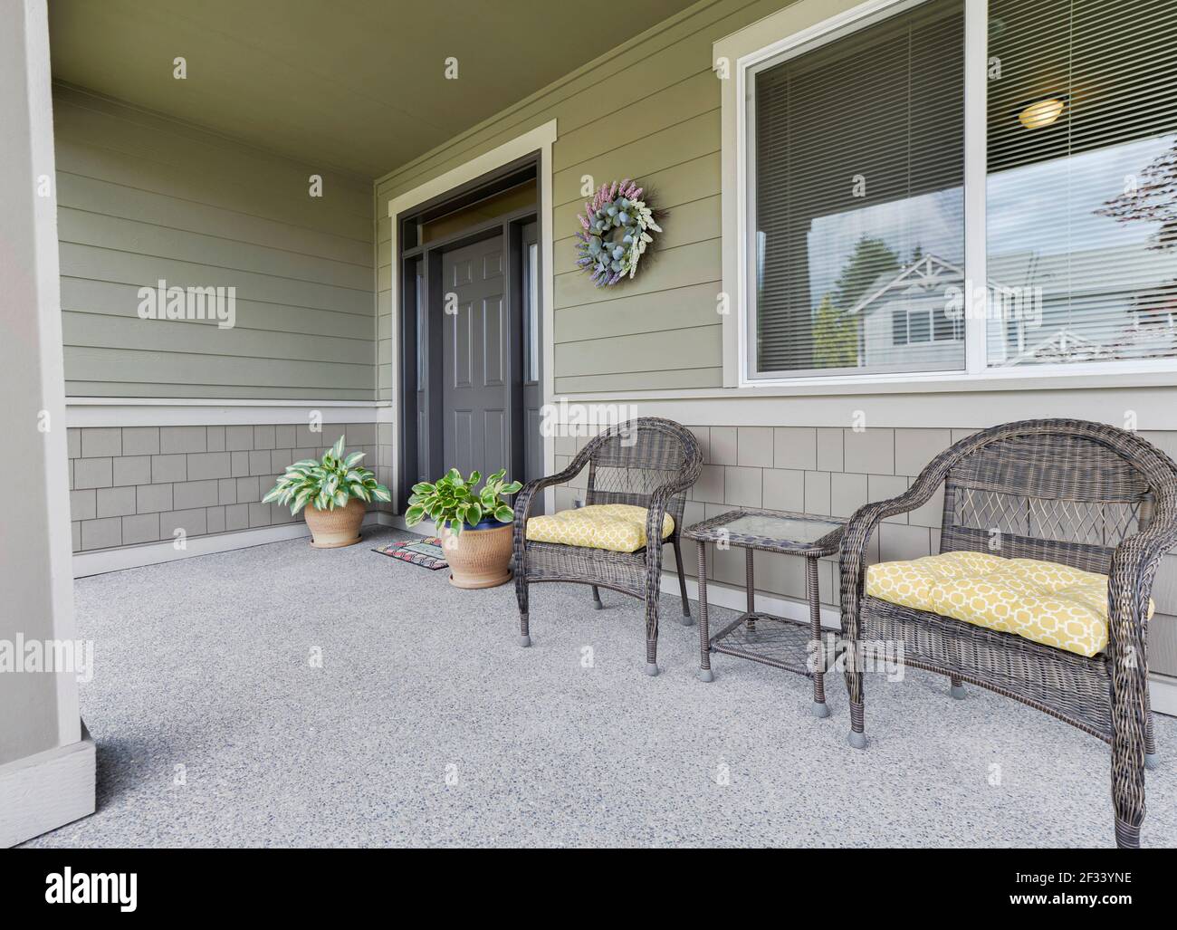 Front patio hi-res stock photography and images - Alamy