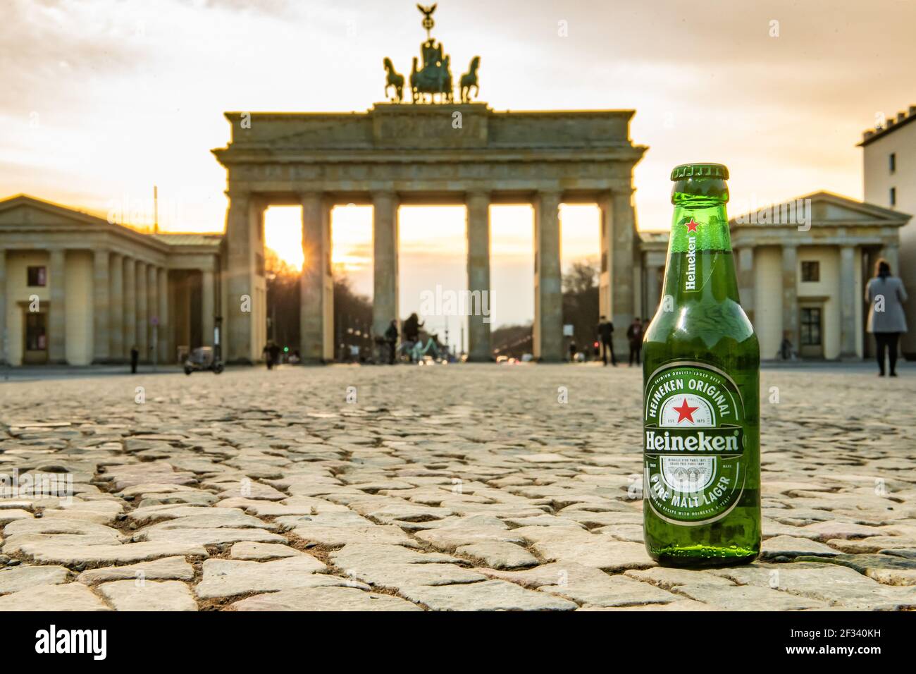 Heineken beer poster hi-res stock photography and images - Alamy