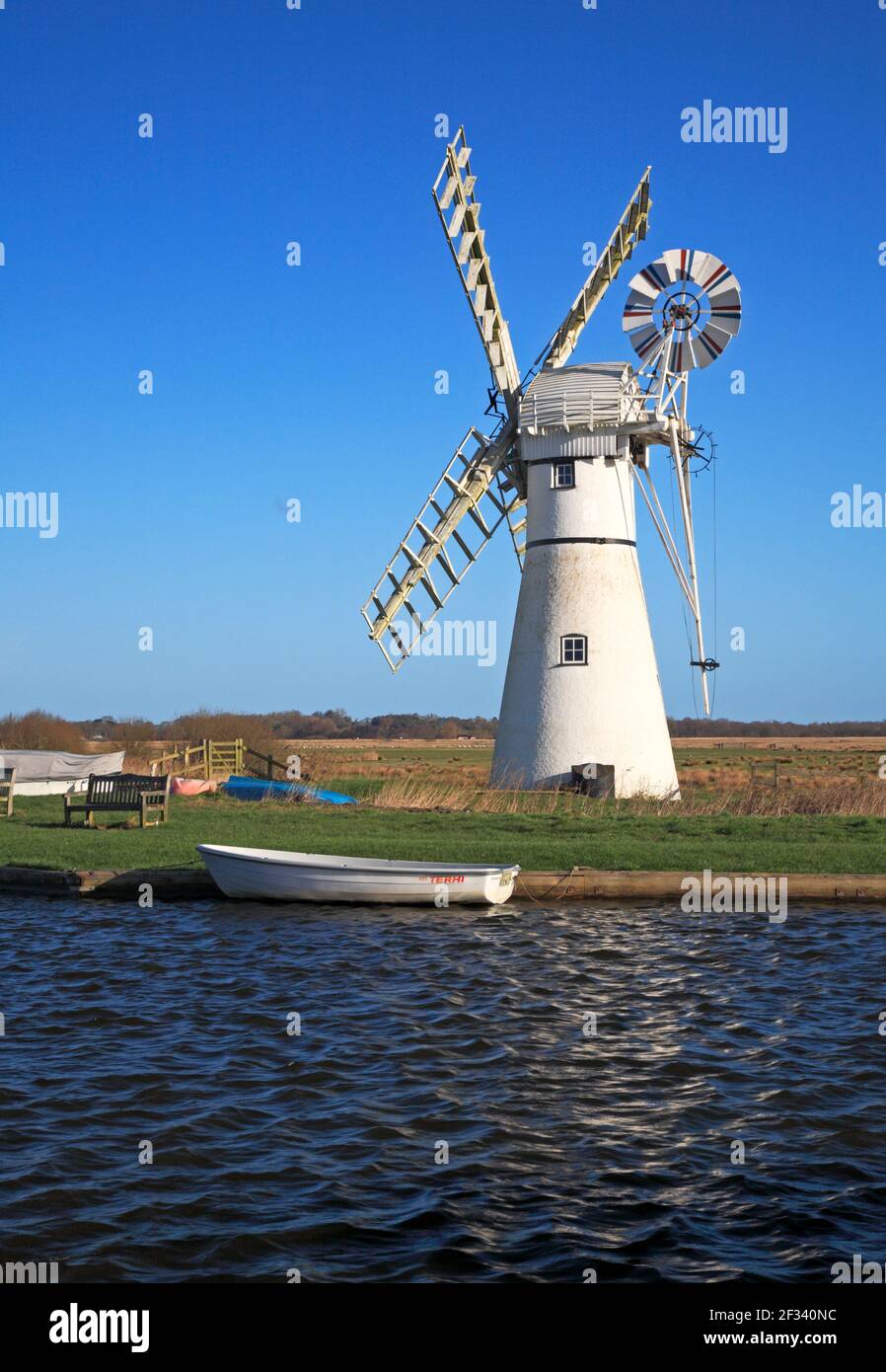 A view of the landmark Thurne Dyke Drainage Mill by the River Thurne on ...