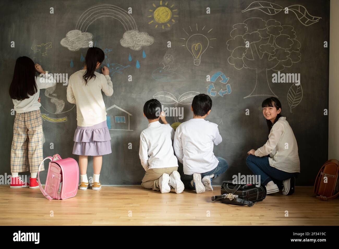 Japanese classroom drawing hi-res stock photography and images - Alamy