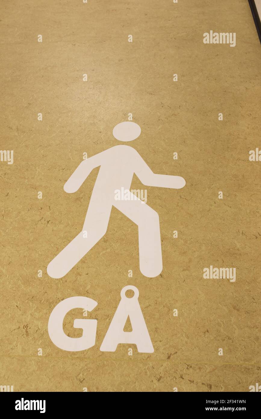 Walking man sign hi-res stock photography and images - Alamy