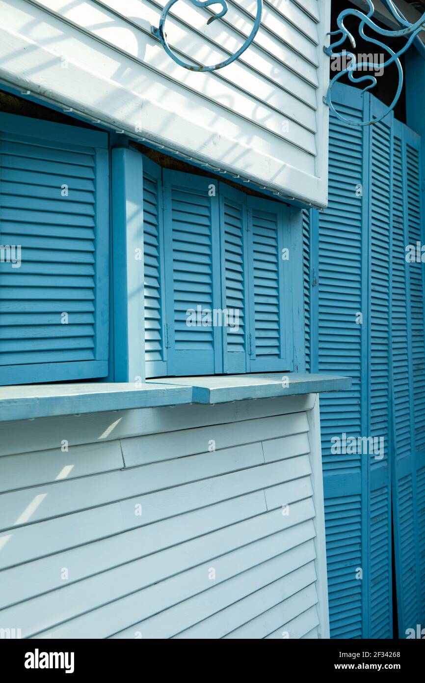 Closed wooden bar counter in restaurant outdoor Stock Photo - Alamy