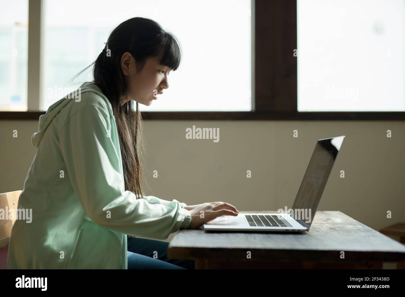 Japan school girl computer hi-res stock photography and images - Alamy