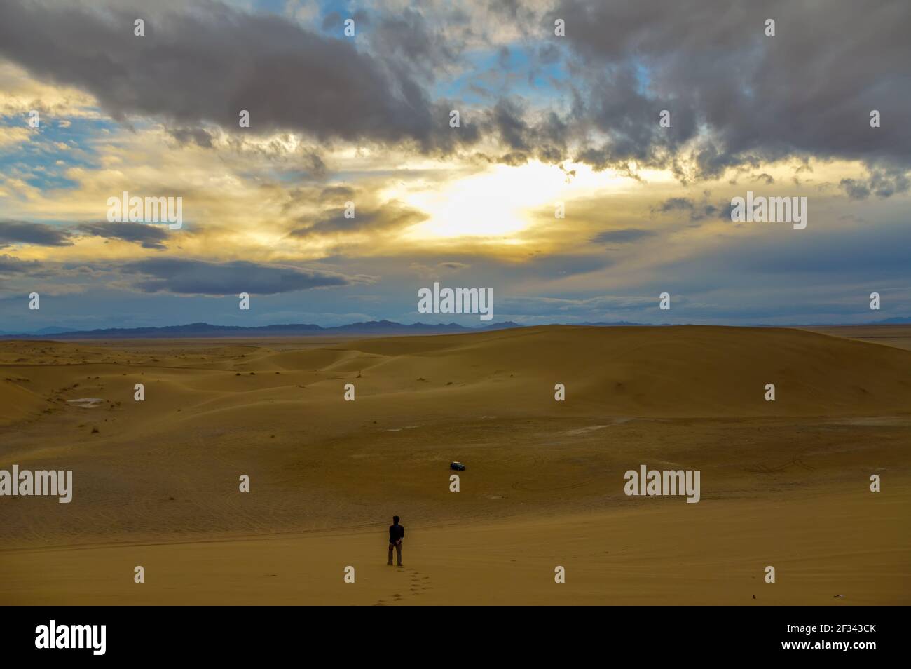 Iranian people sunset hi-res stock photography and images - Alamy