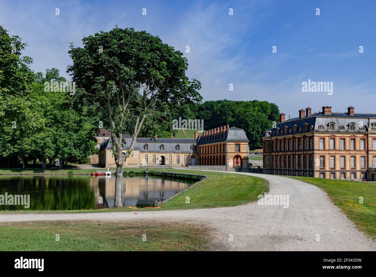 Dampierre en yvelines castle hi-res stock photography and images - Alamy