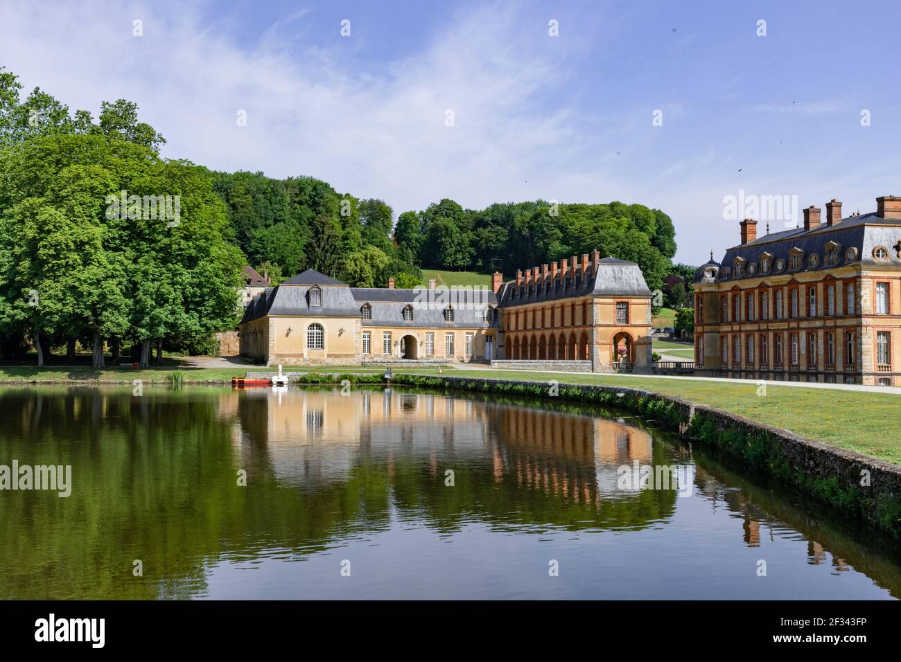 Dampierre en yvelines castle hi-res stock photography and images - Alamy