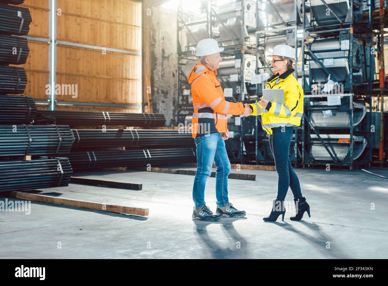 Business people handshake logistics hi-res stock photography and images ...