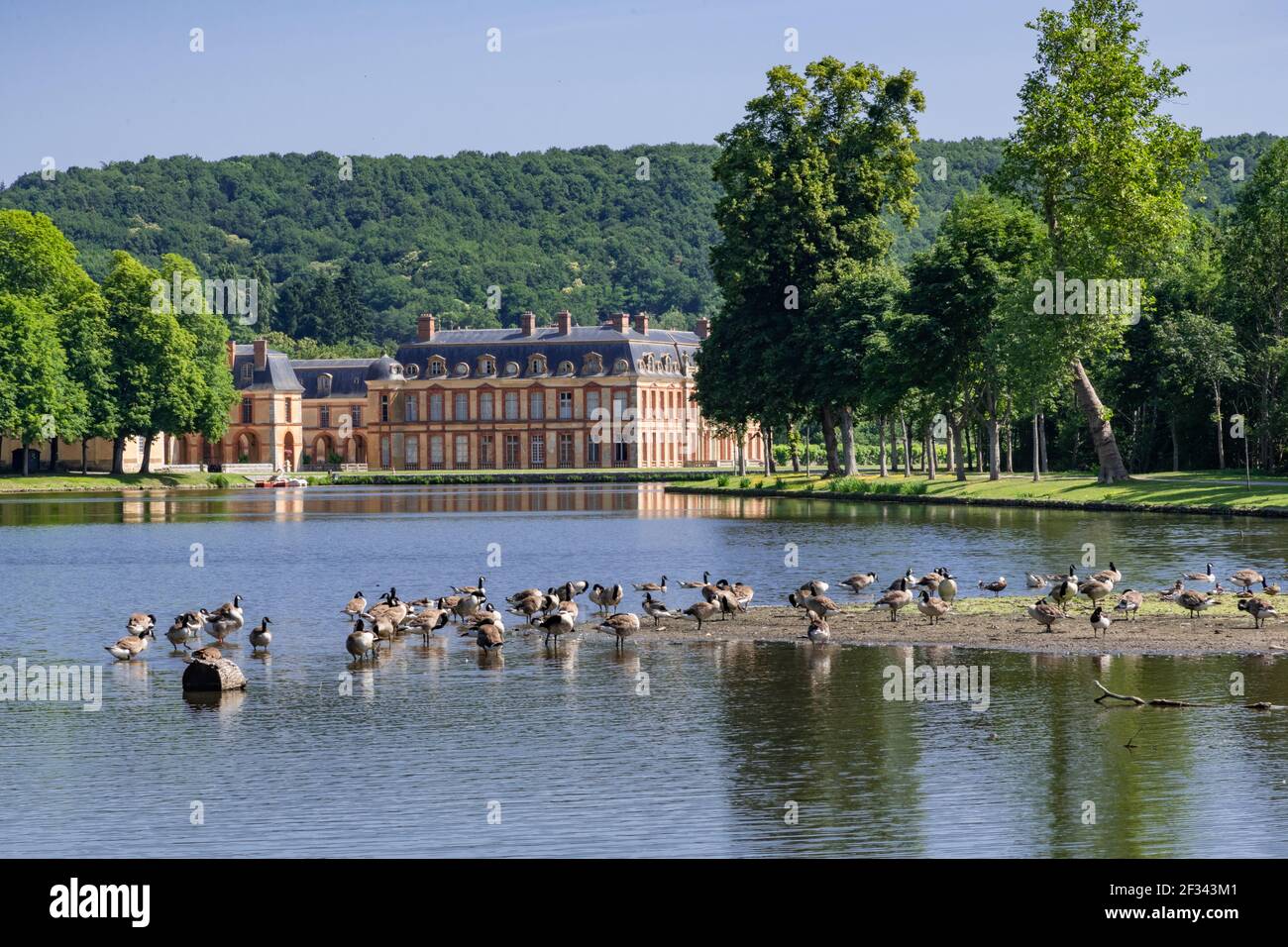 Dampierre en yvelines castle hi-res stock photography and images - Alamy