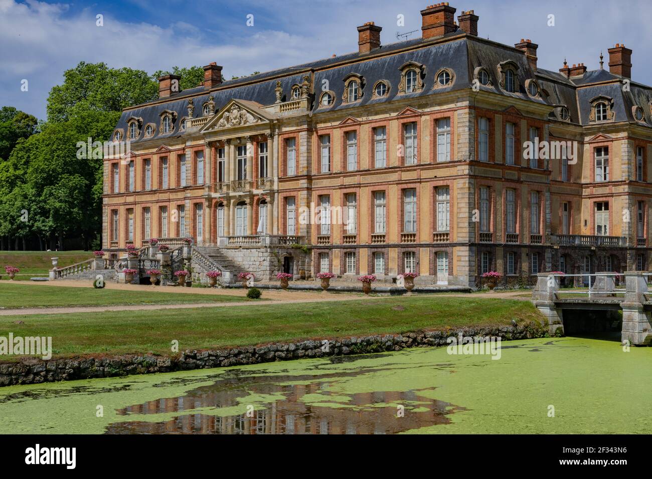 Louis xiv castle hi-res stock photography and images - Alamy